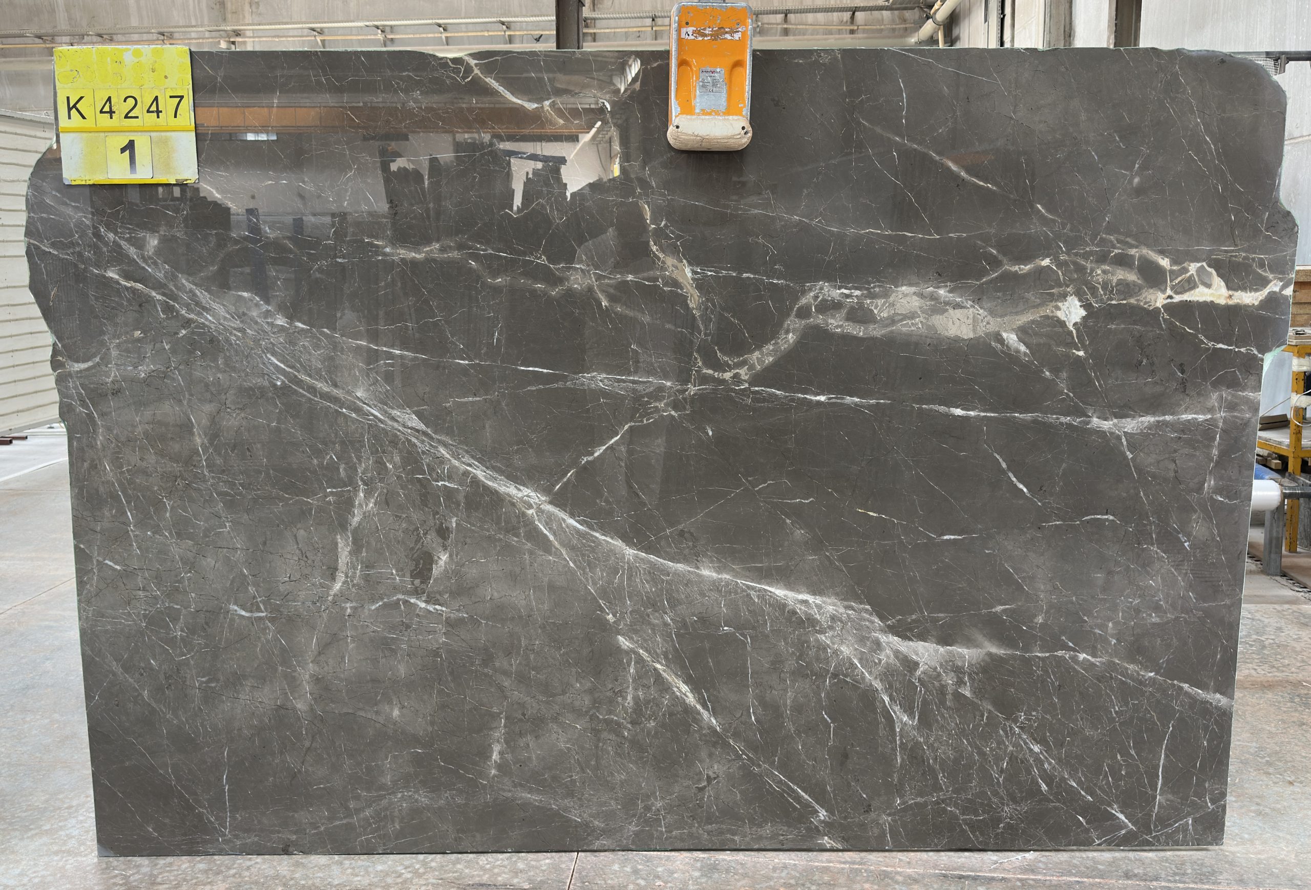 Latte Carisma – Minkar Marble
